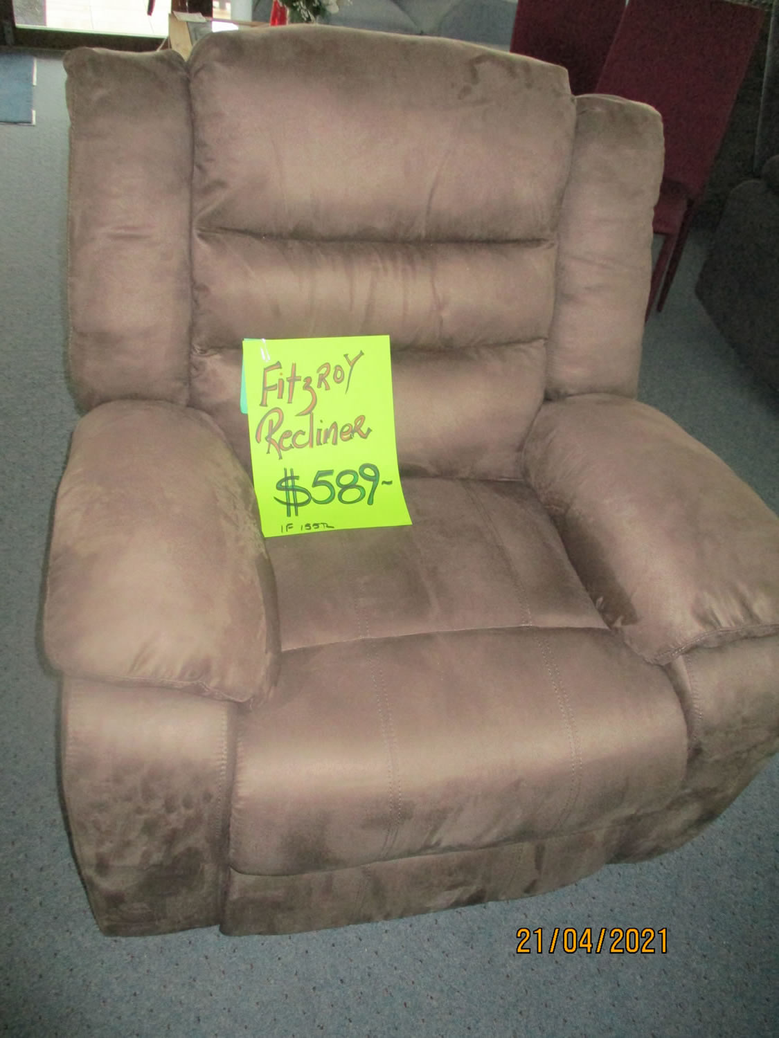 Lounge Chairs and Recliners - Felix Reitano Furniture