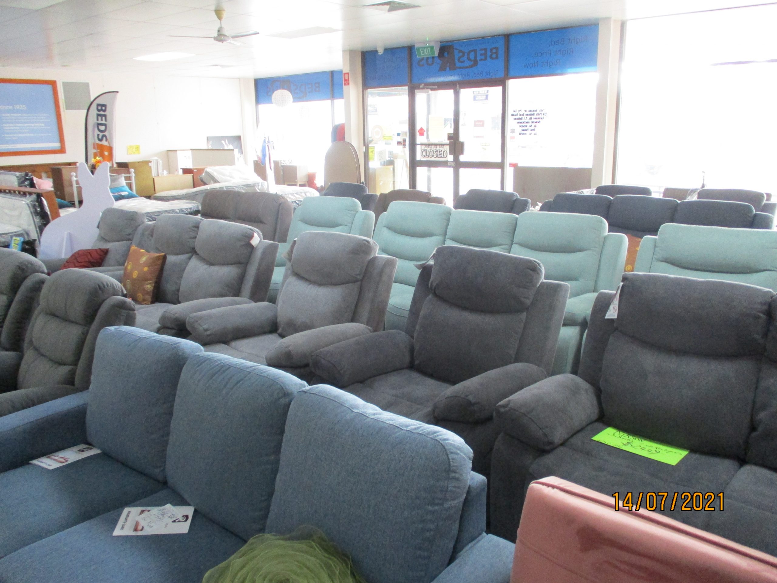 Lounge Chairs and Recliners - Felix Reitano Furniture